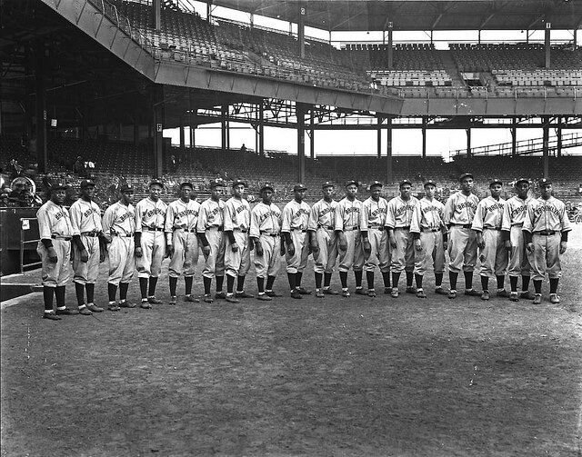 1935 BROOKLYN EAGLES 8X10 TEAM PHOTO BASEBALL PICTURE NEGRO LEAGUE
