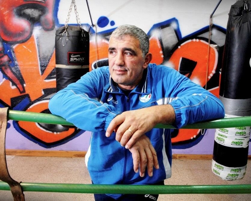 FRANCESCO DAMIANI 8X10 PHOTO BOXING PICTURE