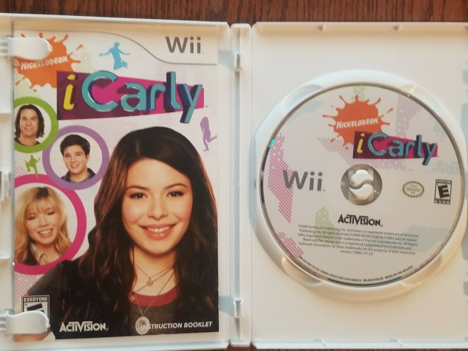 I Carly Nintendo Wii Video Game from Activision LIKE NEW with BOOKLET