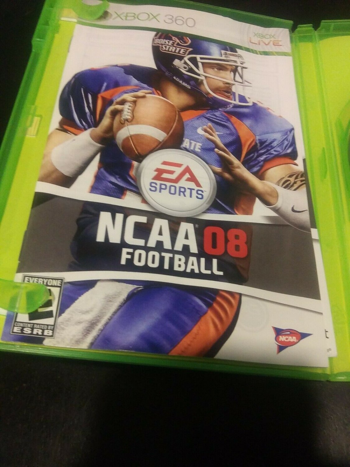 NCAA Football 08 (Microsoft Xbox 360, 2007) CIB LIKE NEW with BOOKLET