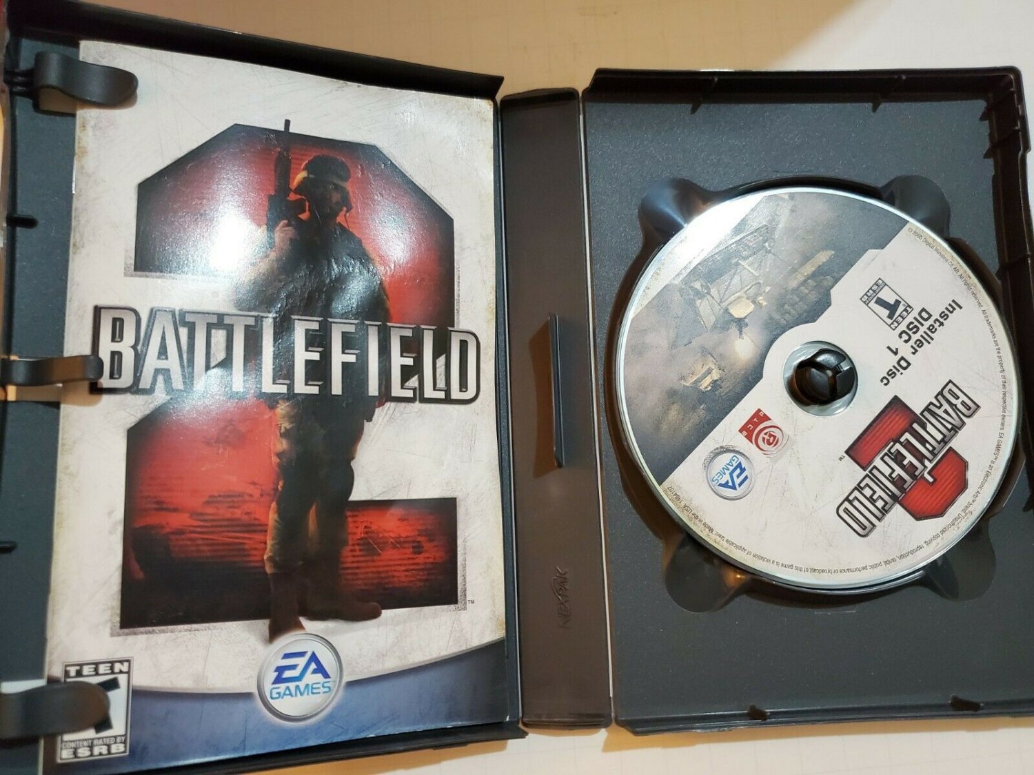 Battlefield 2 (PC, 2005) 3 disc's LIKE NEW with BOOKLET