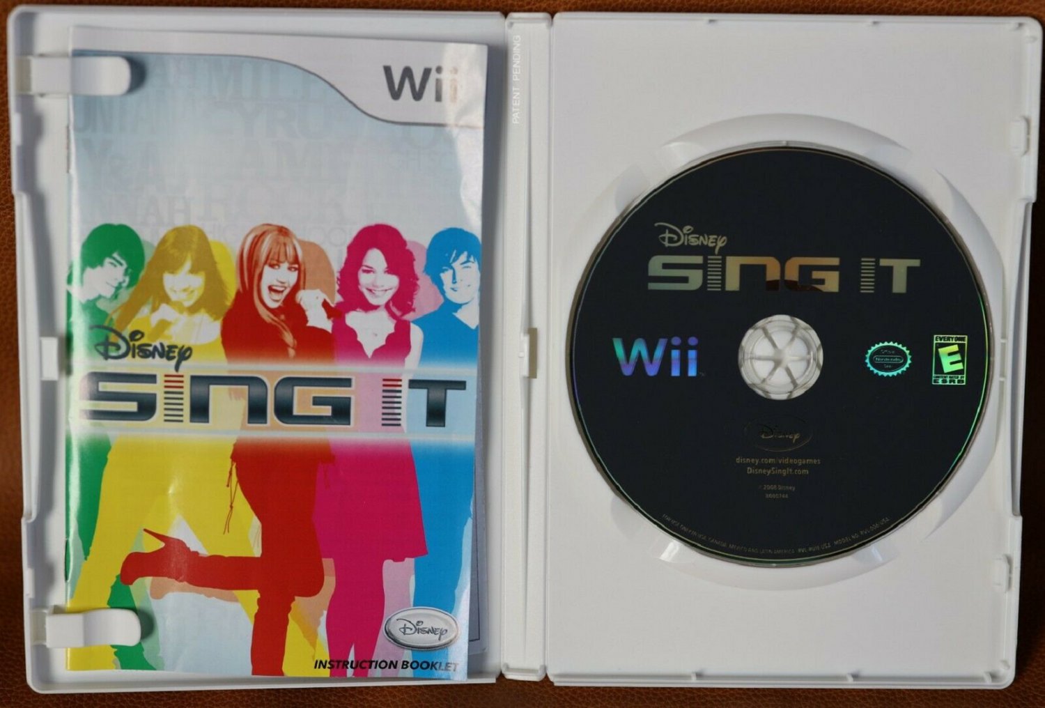 Disney Sing It (Nintendo Wii, 2008) LIKE NEW with BOOKLET