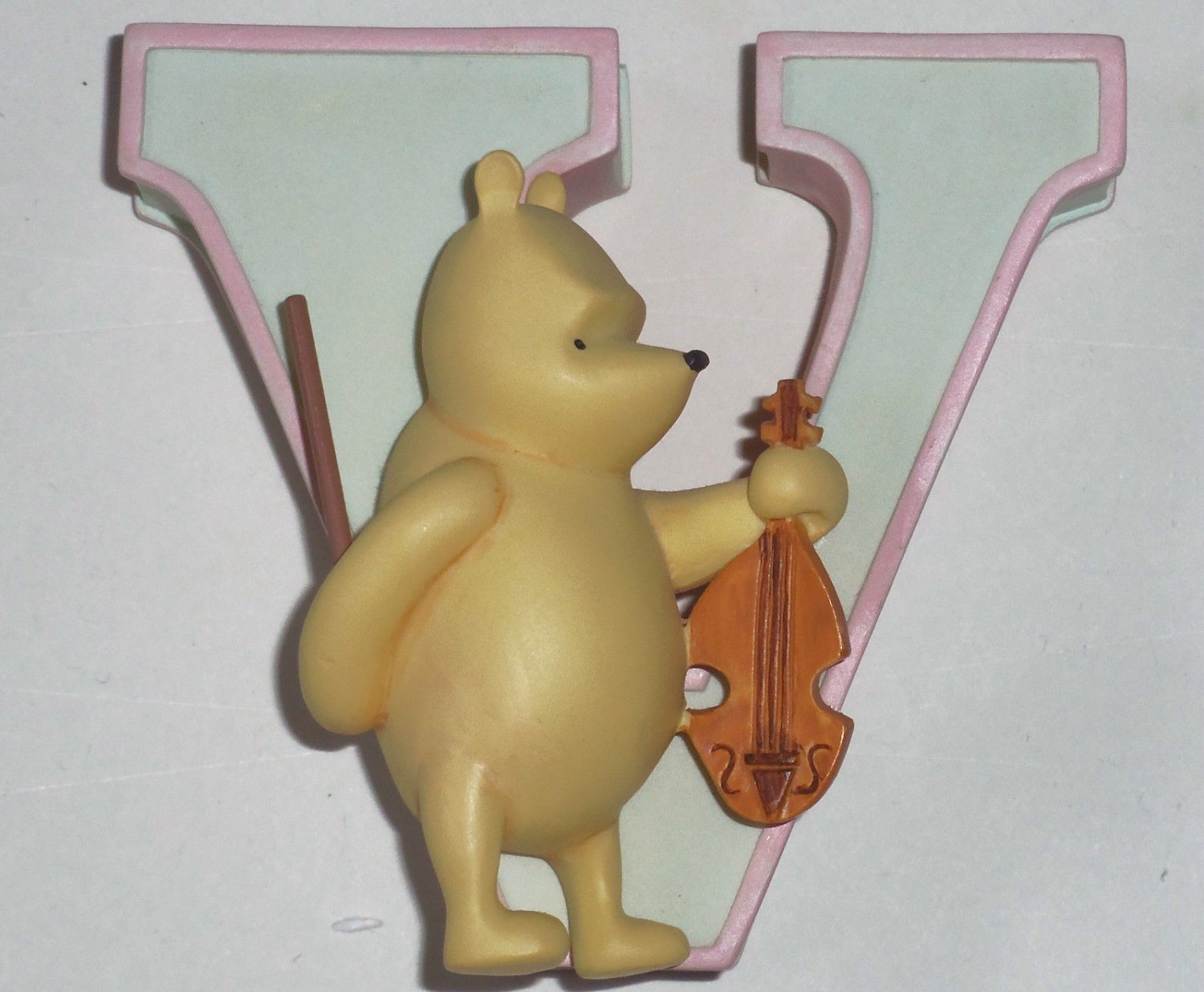 Disney Classic Winnie the Pooh Tigger Piglet Wall Letter Alphabet V