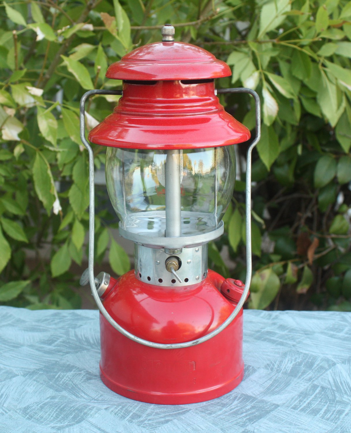 COLEMAN LANTERN 200A 1955 Yellow Border logo