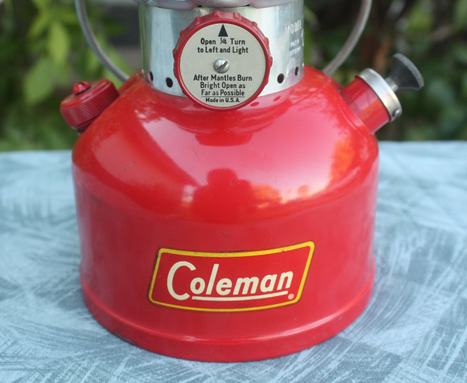 COLEMAN LANTERN 200A 1955 Yellow Border logo