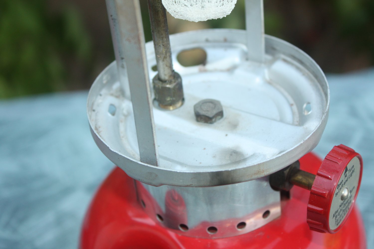 COLEMAN LANTERN 200A 1955 Yellow Border logo