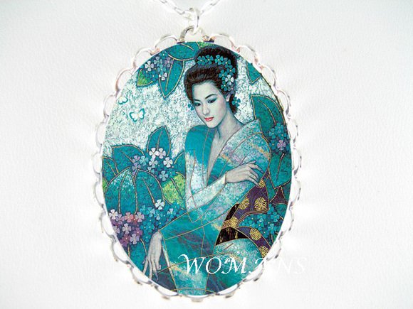 JAPANESE KIMONO GEISHA GIRL CAMEO PORCELAIN NECKLACE