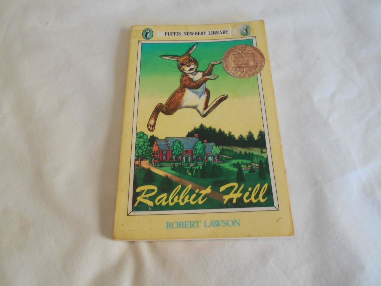 Rabbit Hill by Robert Lawson (1977) (L2) Puffin Books PB