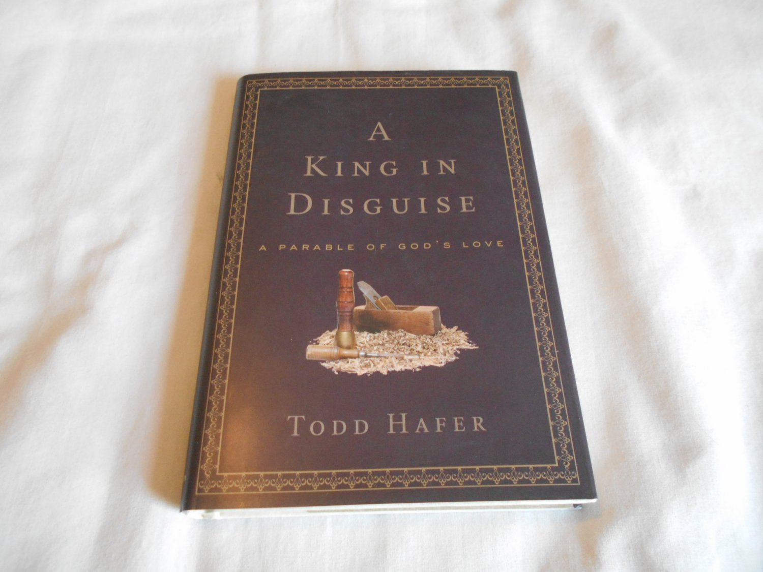 A King in Disguise: A Parable of Grace by Todd Hafer (2014) (B21 ...