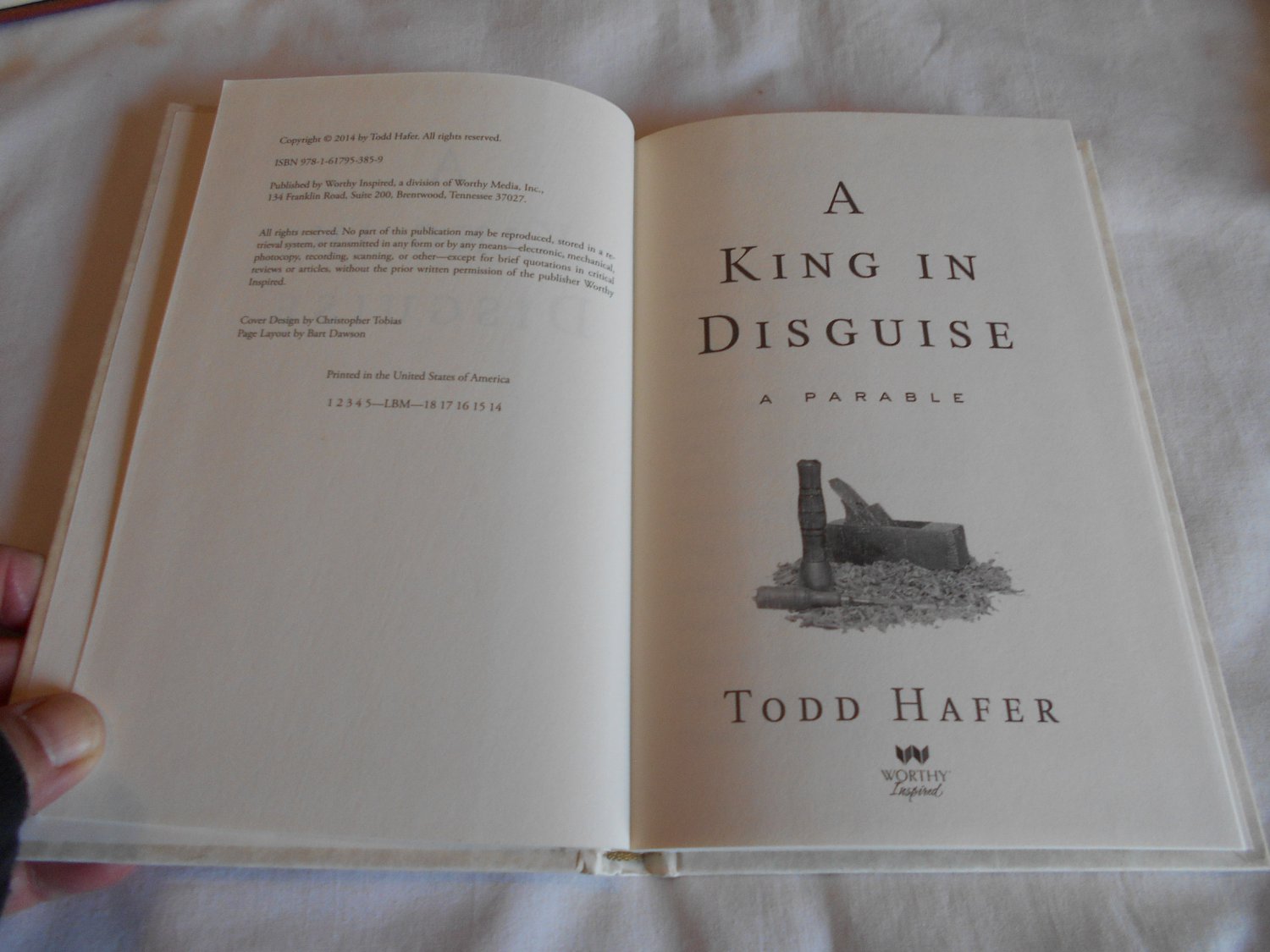 A King in Disguise: A Parable of Grace by Todd Hafer (2014) (B21 ...