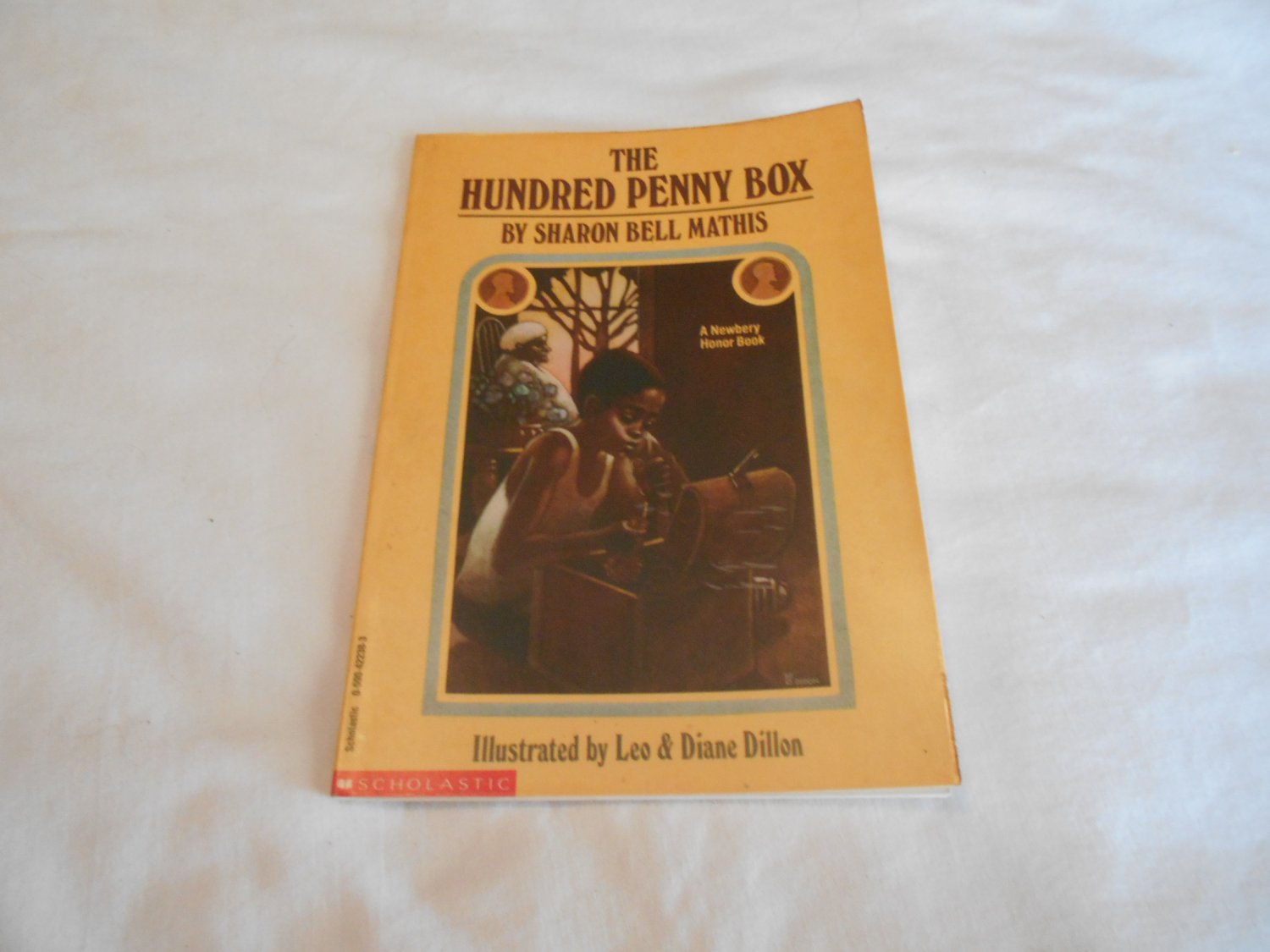 The Hundred Penny Box by Sharon Bell Mathis (1989) (L3) Scholastic Inc PB