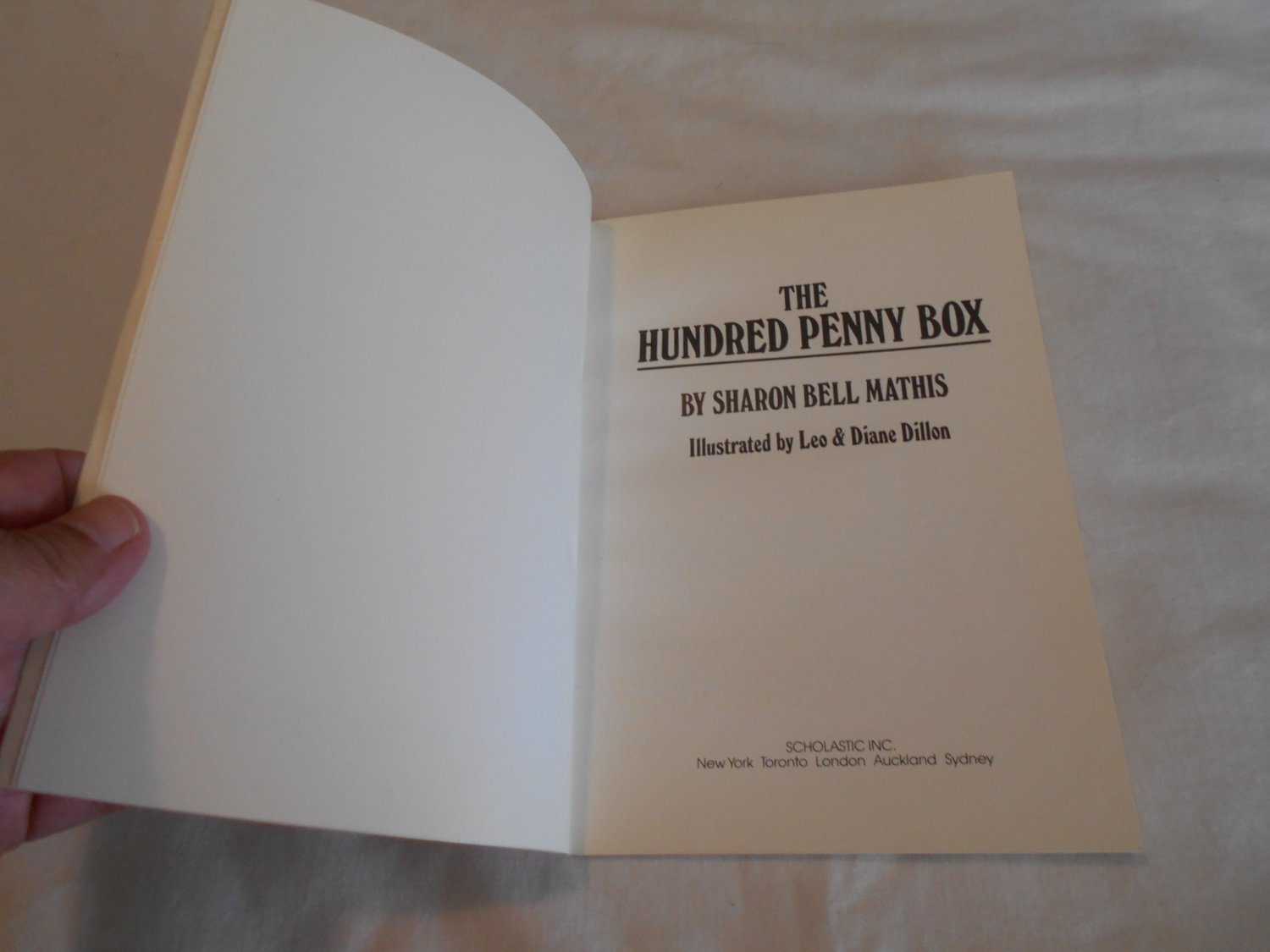 The Hundred Penny Box by Sharon Bell Mathis (1989) (L3) Scholastic Inc PB