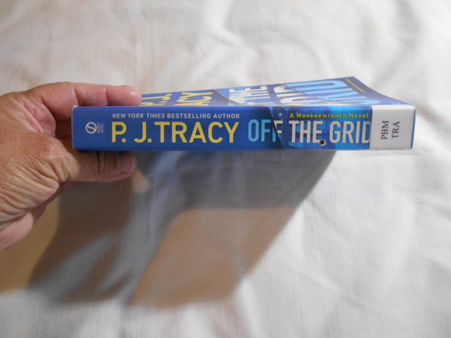 Off the Grid by P.J. Tracy (2013) (R2) Monkeewrench #6, A Signet Book PB