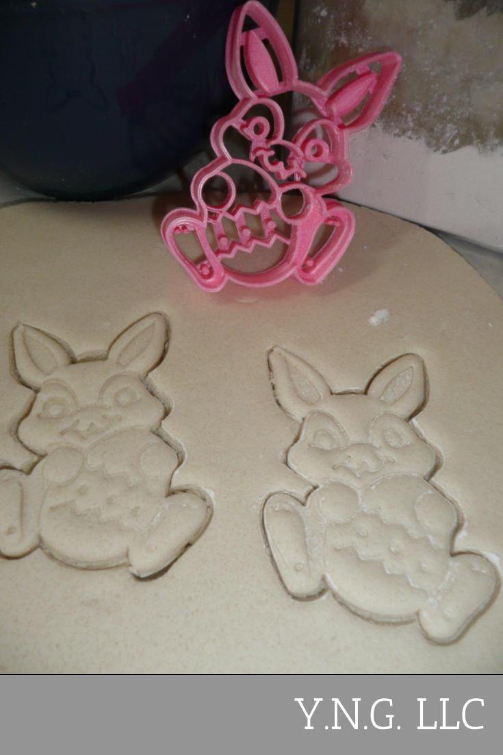 EASTER BUNNY RABBIT HOLDING EGG HUNT SPRING HOLIDAY COOKIE CUTTER USA ...