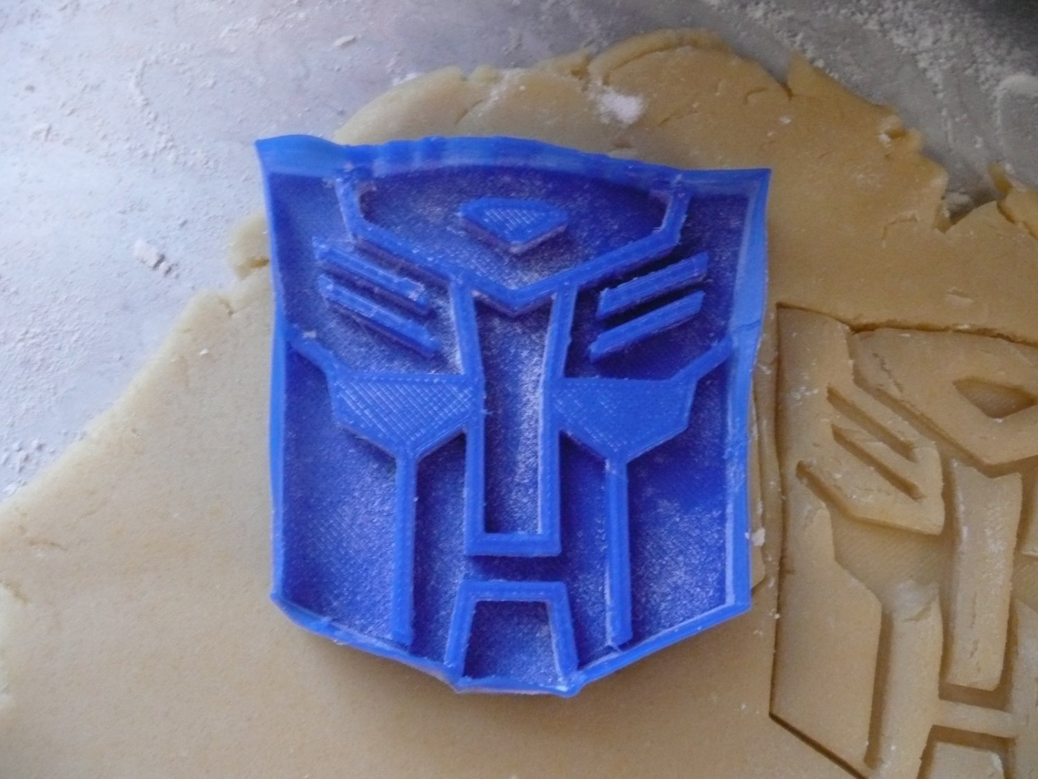 TRANSFORMERS AUTOBOT CHARACTER FONDANT BAKING TOOL COOKIE CUTTER USA PR435