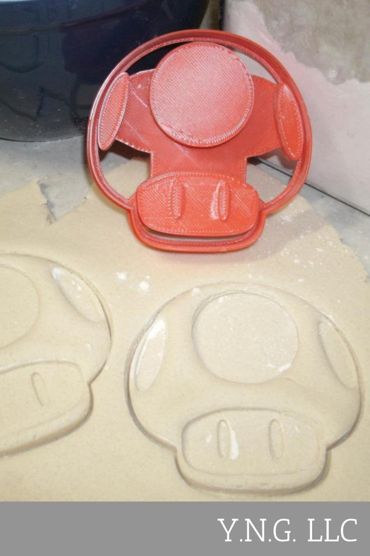 SUPER MARIO MUSHROOM TOAD NINTENDO VIDEO GAME COOKIE CUTTER USA PR556