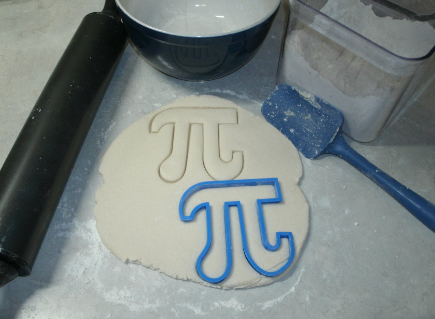 PI 3.14 SYMBOL MATH CIRCLE CIRCUMFERENCE DIAMETER COOKIE CUTTER USA PR610