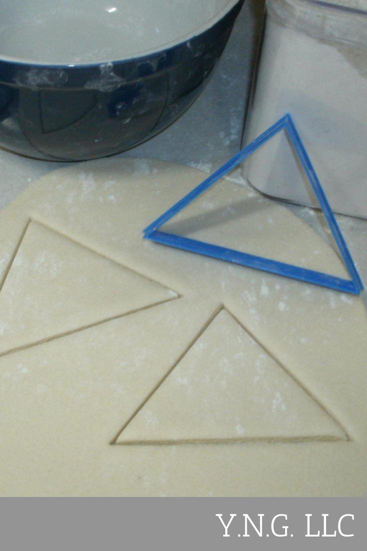 TRIANGLE SHAPE PYRAMID RAMP COOKIE CUTTER FONDANT BAKING TOOL USA PR709