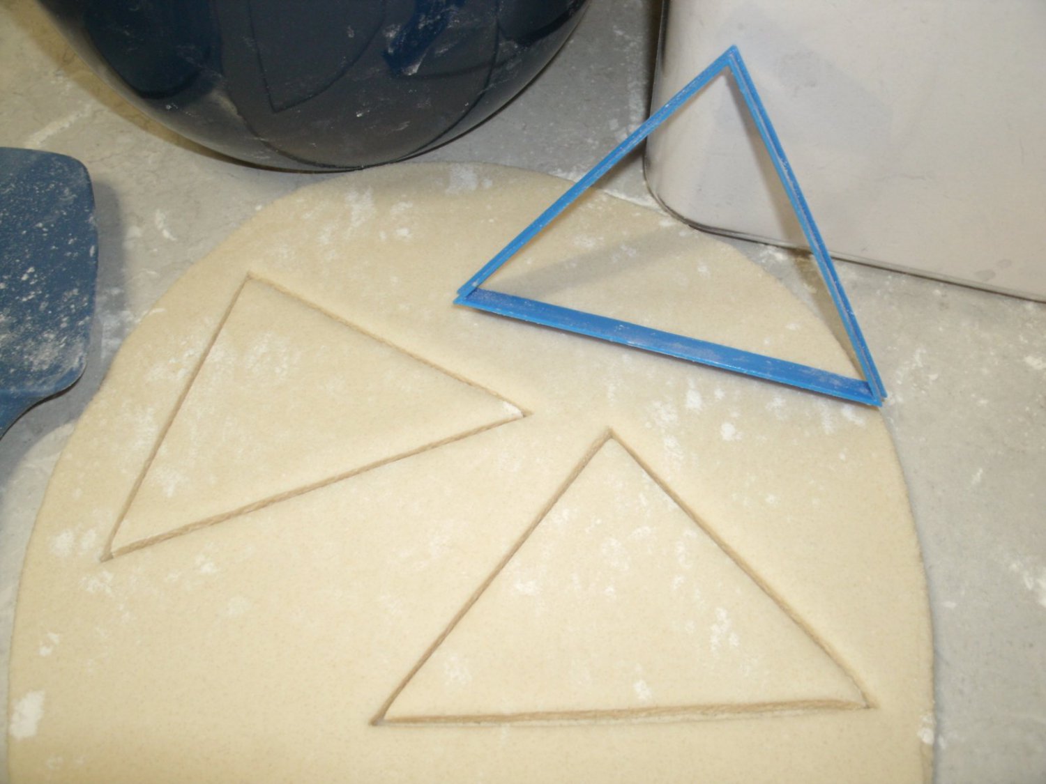 TRIANGLE SHAPE PYRAMID RAMP COOKIE CUTTER FONDANT BAKING TOOL USA PR709