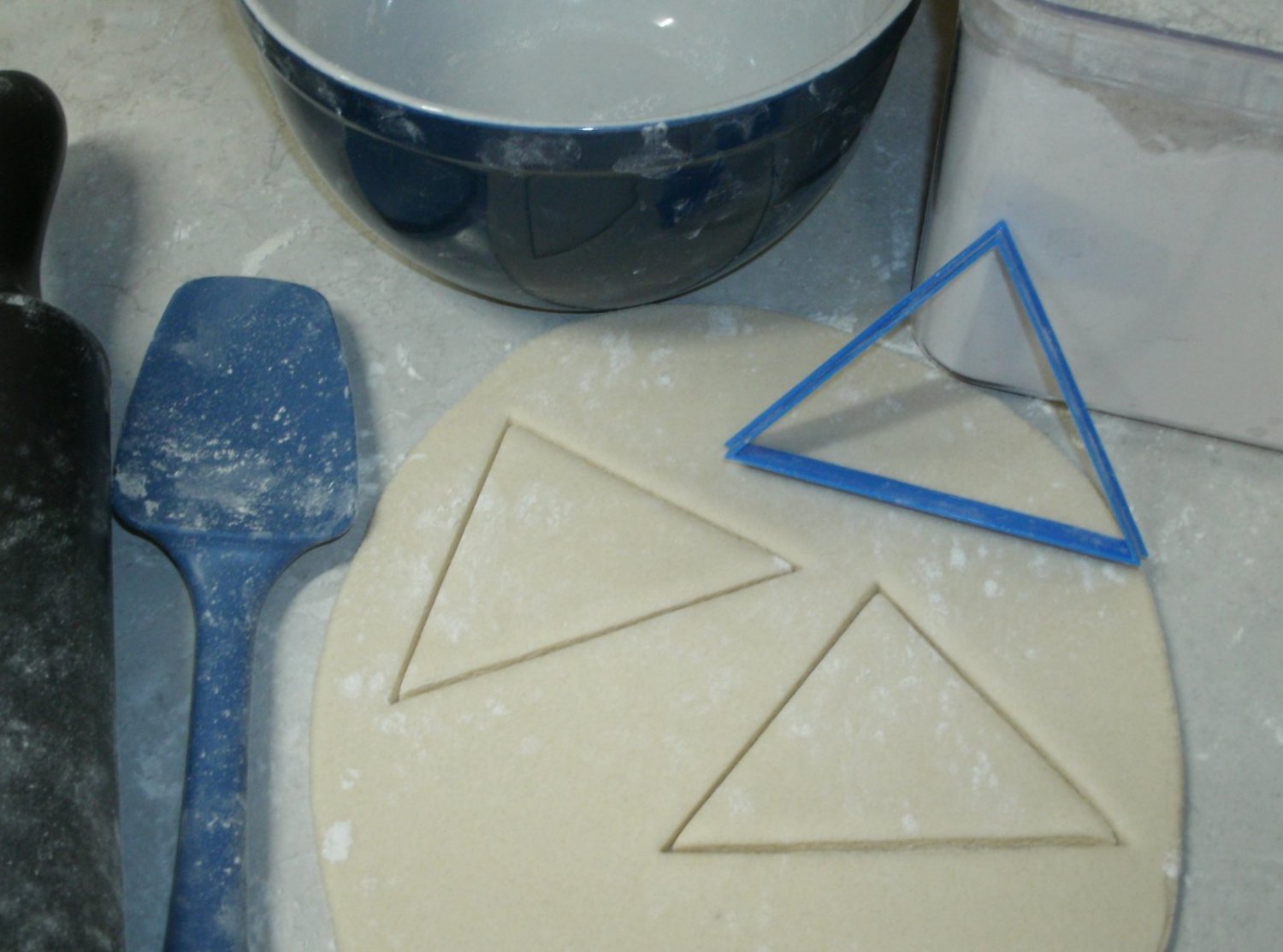 TRIANGLE SHAPE PYRAMID RAMP COOKIE CUTTER FONDANT BAKING TOOL USA PR709