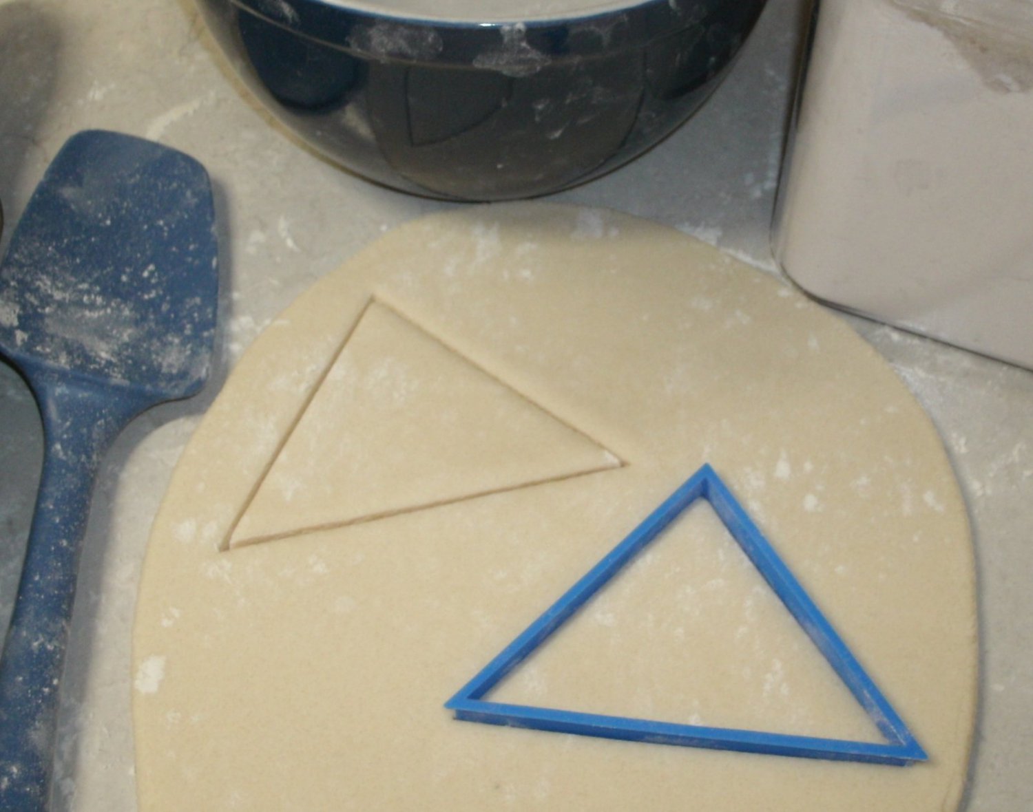 TRIANGLE SHAPE PYRAMID RAMP COOKIE CUTTER FONDANT BAKING TOOL USA PR709