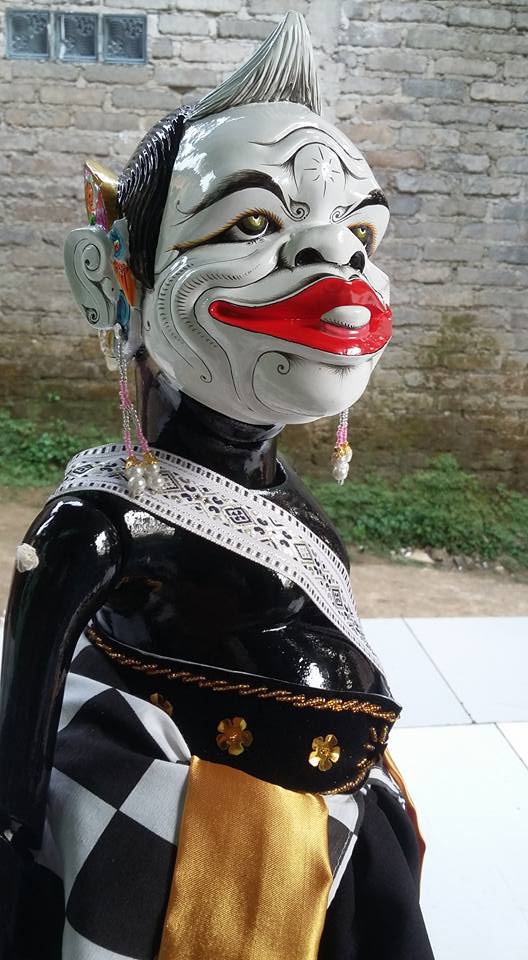 Wayang Golek Semar / Semar's puppet show