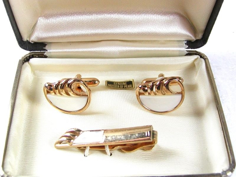 Vintage Goldtone & White Cufflinks & Tie Clasp By SWANK In Box 31816