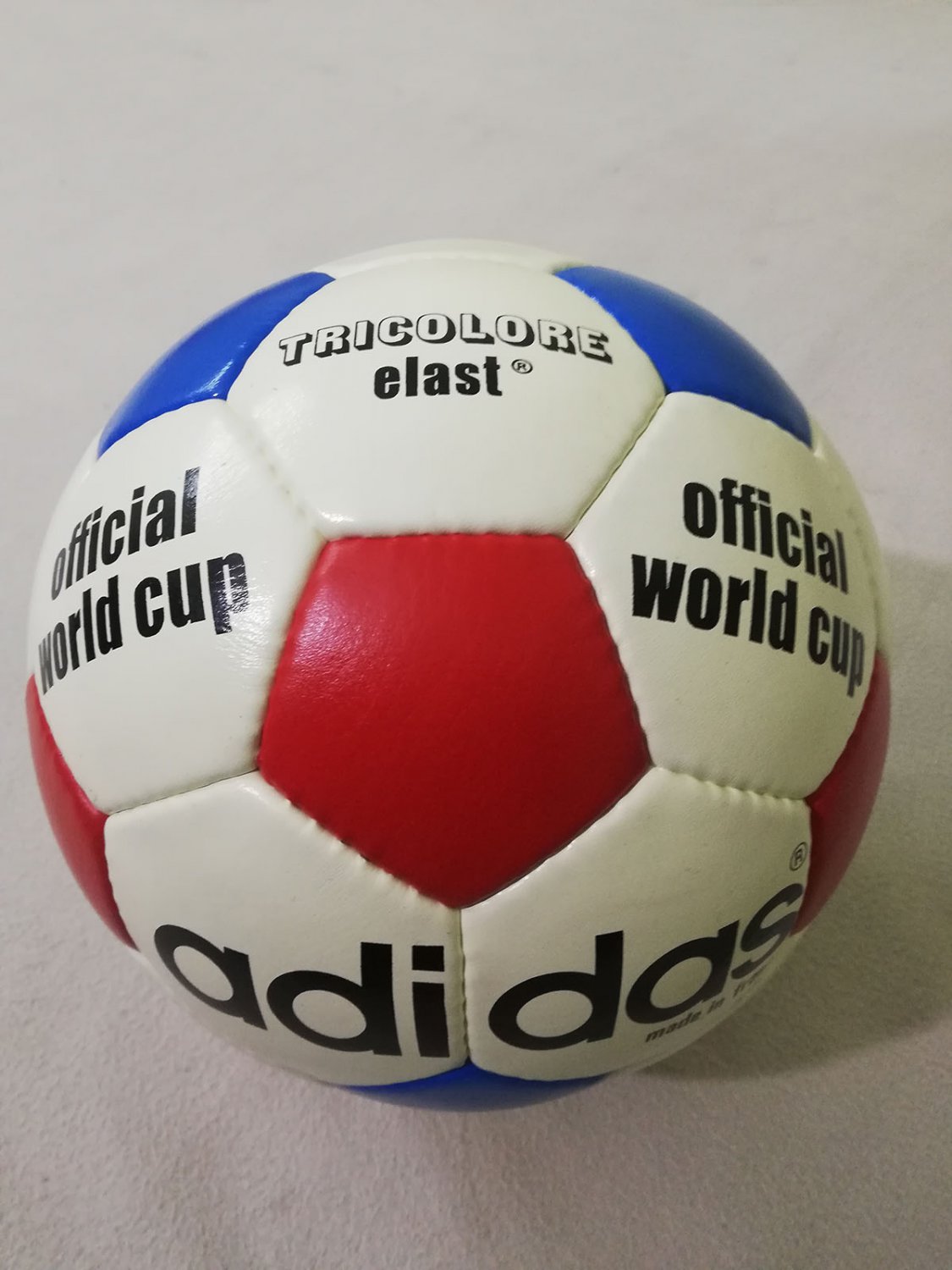 ADIDAS TRICOLORE SOCCER ® | ELAST OFFICIAL WORLD CUP MATCH BALL | 100% ...