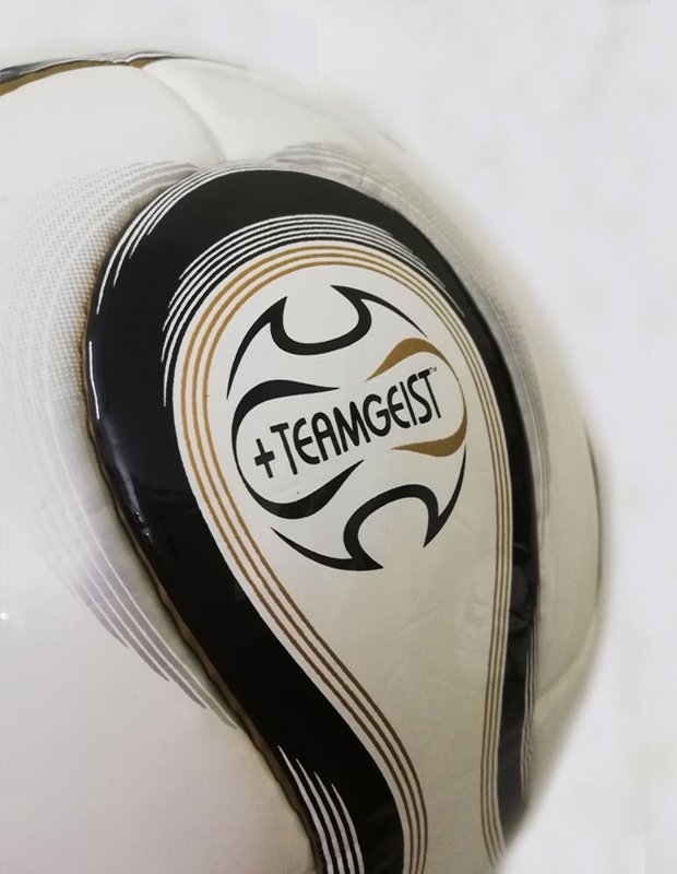 ADIDAS TEAMGEIST OFFICIAL MATCH BALL | WORLD CUP SOCCER BALL 2006 ...