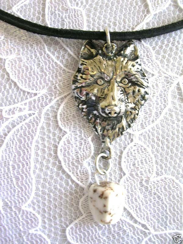 WOLF HEAD FACE with CREAM WHITE TURQUOISE GEM PENDANT NECKLACE WOLVES