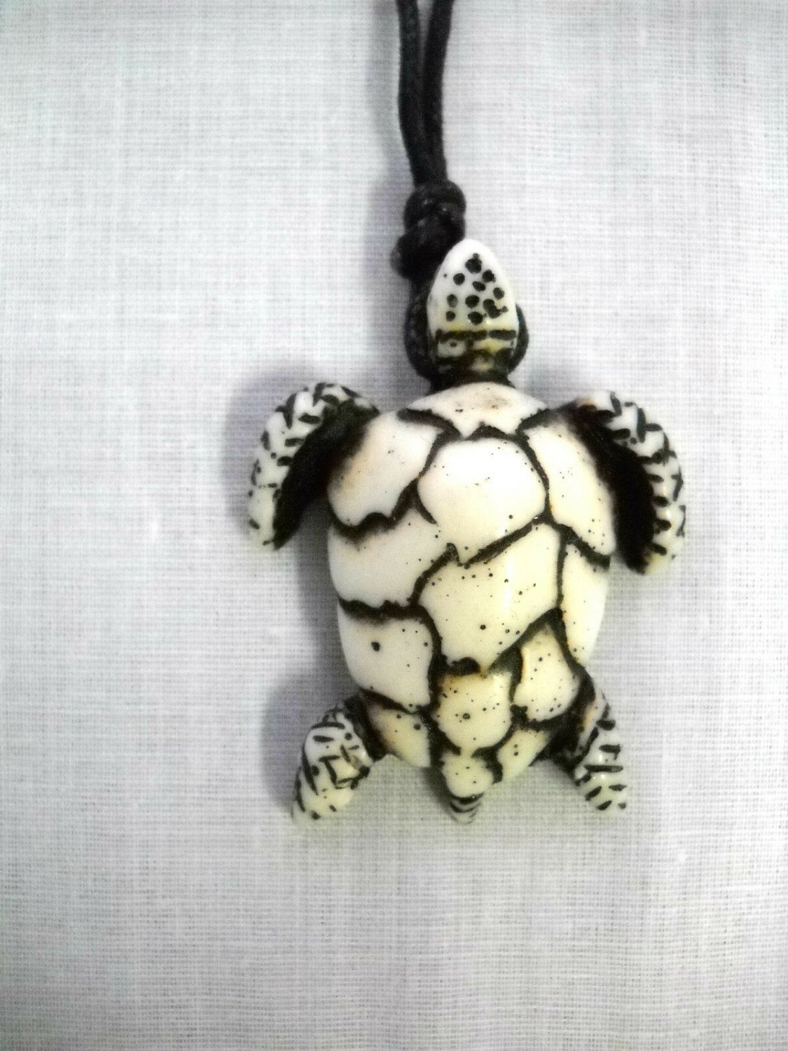WHITE OCEAN LEATHERBACK SEA TURTLE DESIGN RESIN PENDANT ADJ NECKLACE