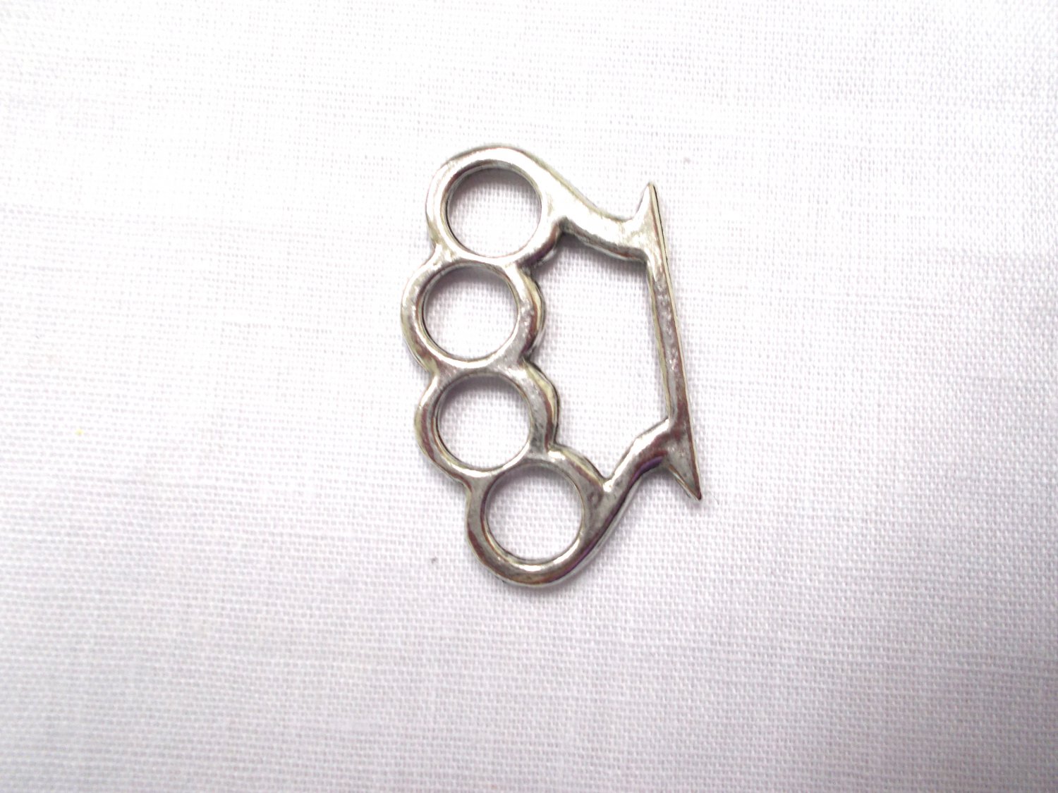 PEWTER BRASS KNUCKLES DUSTER PENDANT ADJ NECKLACE DOES NOT FIT HAND!