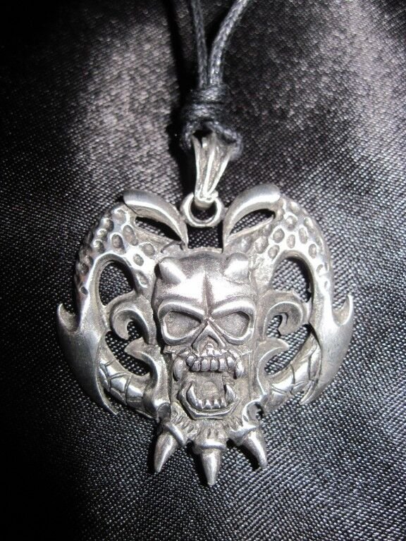 EVIL DEMONIC BAPHOMET HORNED DEVIL SKULL SATANIC PEWTER PENDANT NECKLACE
