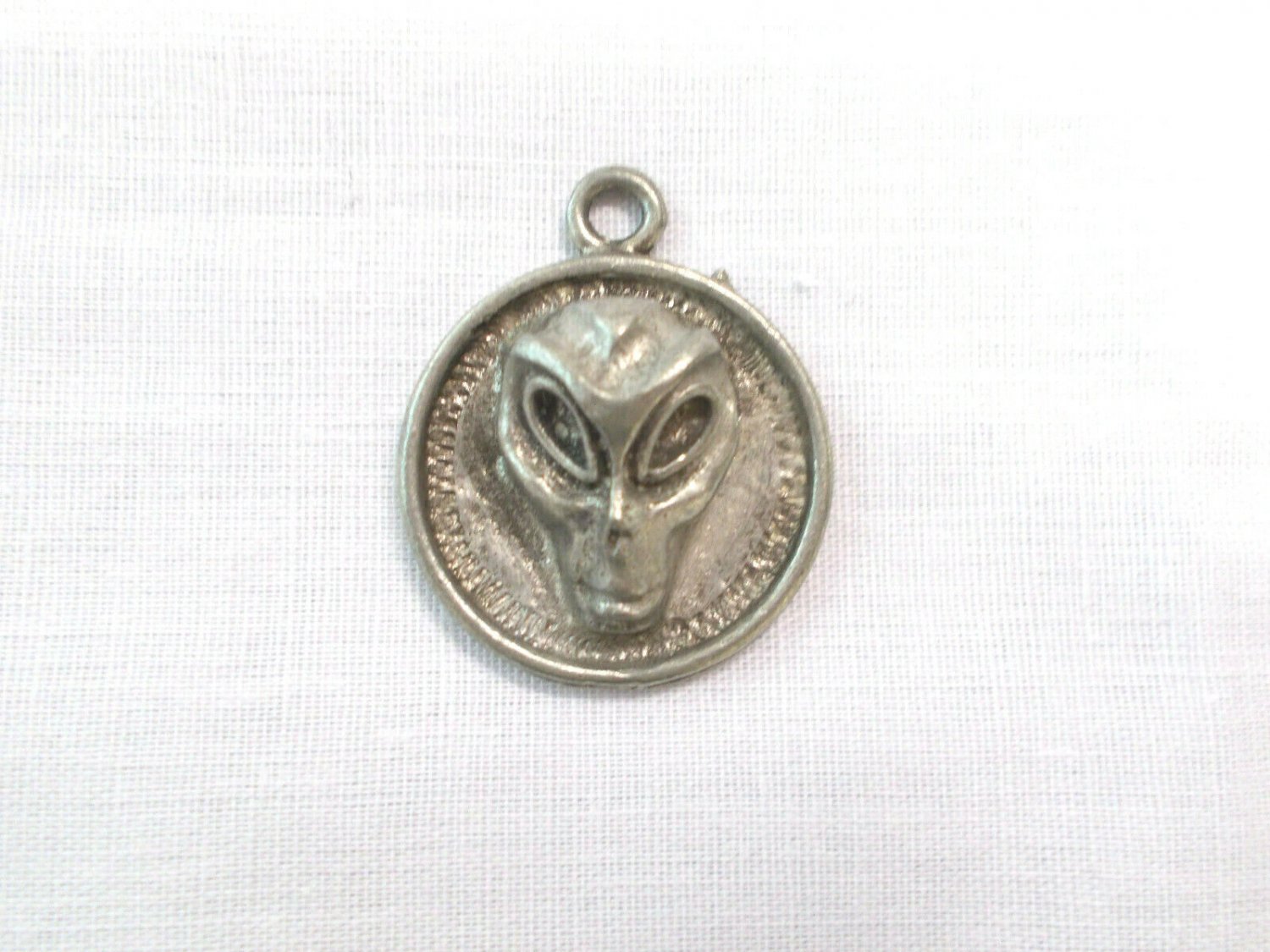 VISITOR 3D ALIEN HEAD DISC THE GRAYS RAISED HEAD PEWTER PENDANT ADJ ...