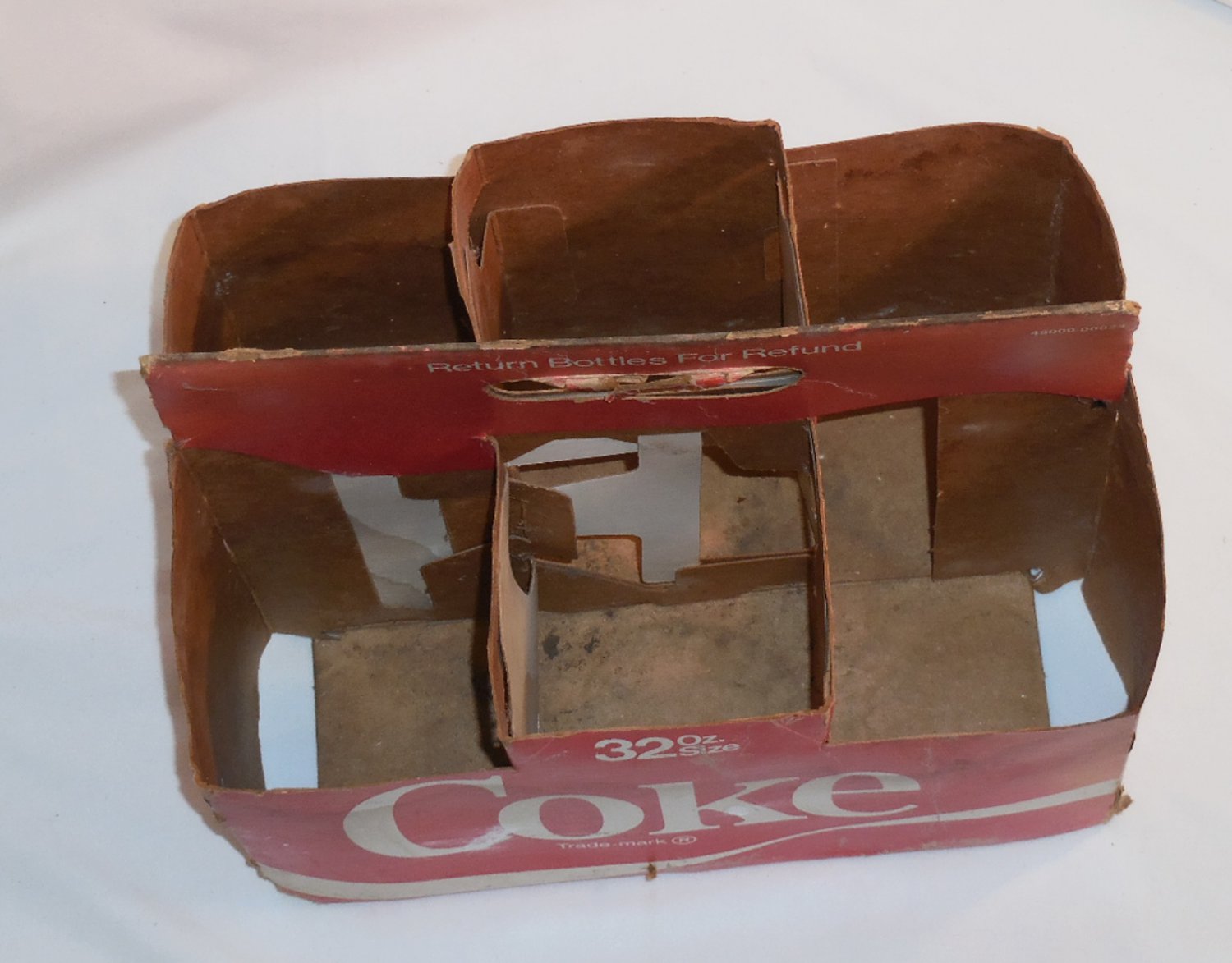 VINTAGE COCA COLA COKE 32 oz GLASS BOTTLE CARDBOARD 6 PACK CARRIER HTF D232