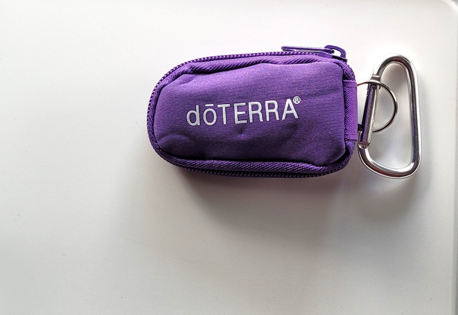 DoTERRA PURPLE TRAVEL CASE KEYCHAIN ESSENTIAL OILS ~ WITH 8 - EMPTY 5/8 ...