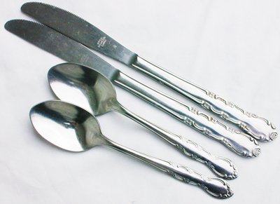 Utica Woodbine stainless flatware floral scrolls 2 spoons 2 knives