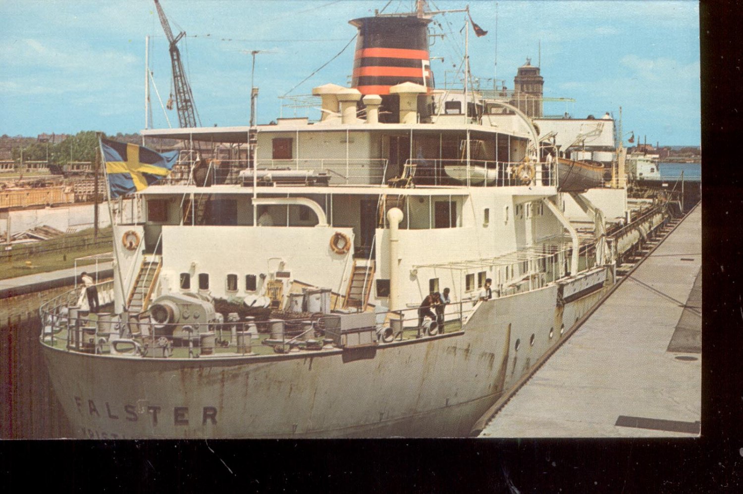 Ocean Freighter passing through Mac arthur Lock- Michigan Postcard- (# 641)