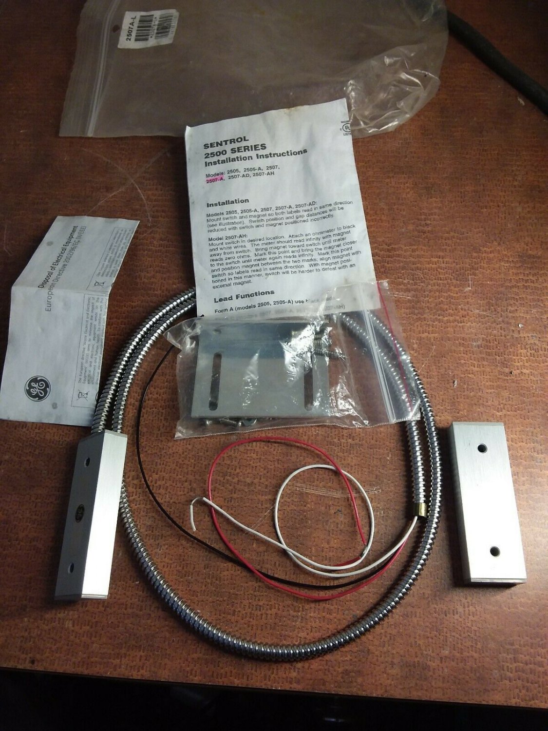 Sentrol 2507A-L & 2200 Magnetic Surface Mount Door Contact z3