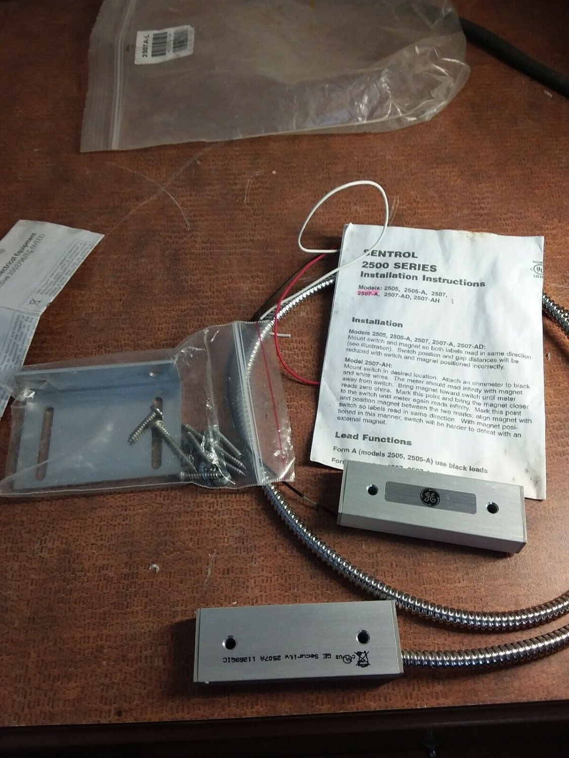 Sentrol 2507A-L & 2200 Magnetic Surface Mount Door Contact z3