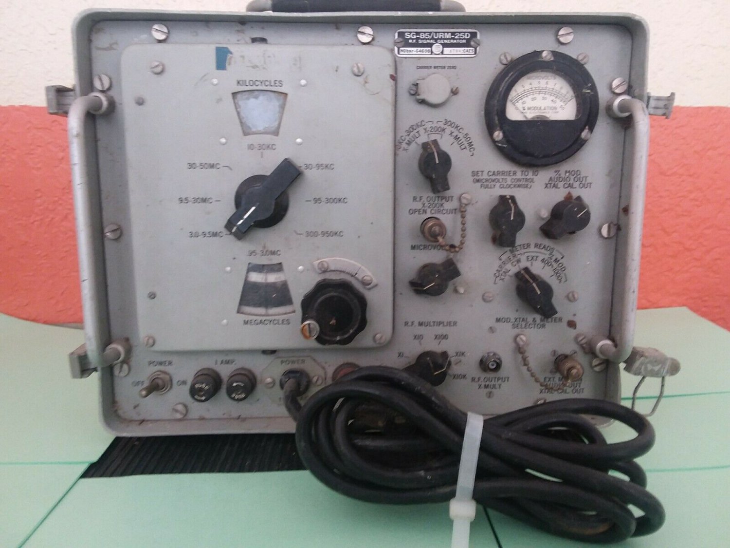 AN/URM-25D SG-85/URM-25D US navy dept RF signal generator set