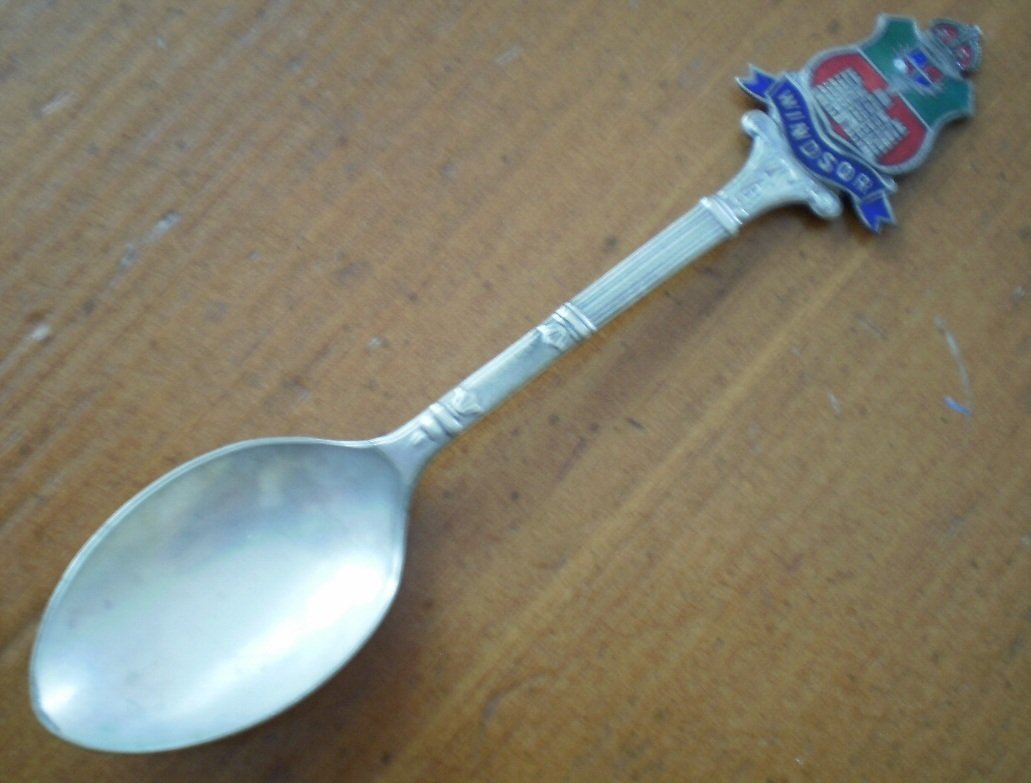 Vintage Souvenir Spoon Windsor Silverplated EPNS Coat of Arms Enamel