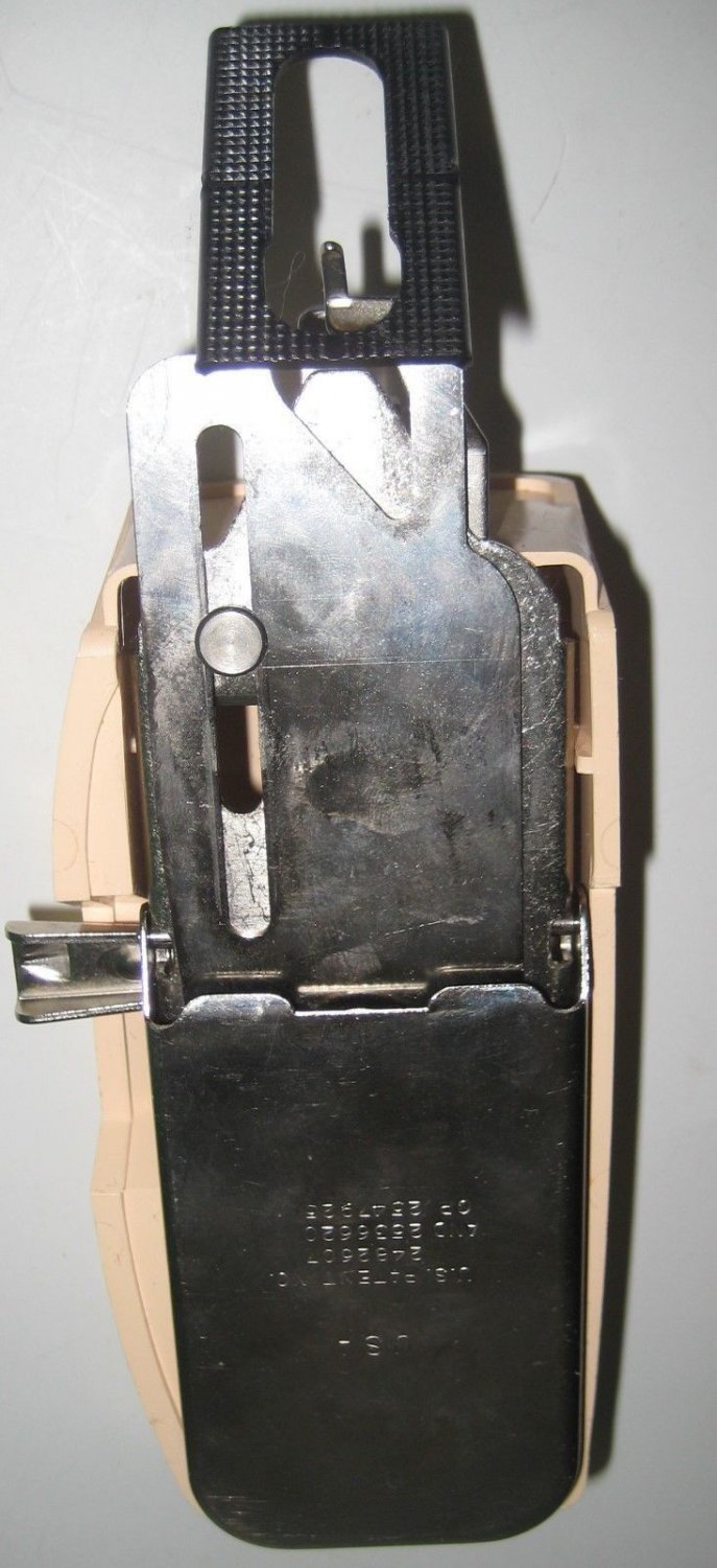 SINGER Green plastic case w/ button hole maker and attachments