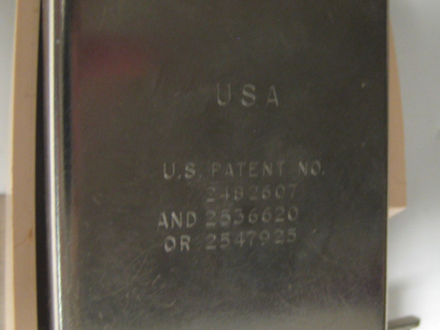 SINGER Green plastic case w/ button hole maker and attachments