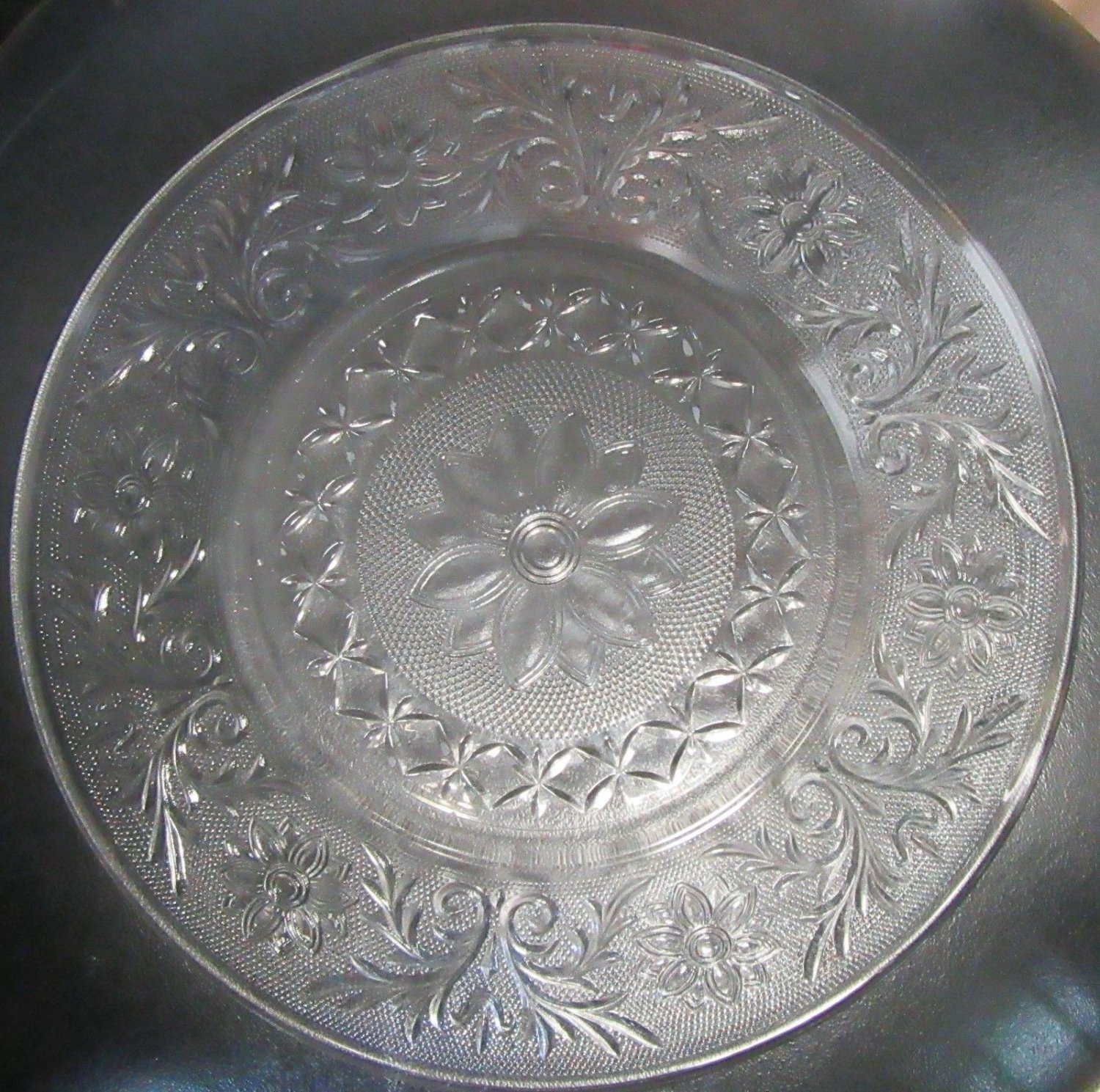 ANCHOR HOCKING SANDWICH PATTERN CRYSTAL 9" DINNER PLATE