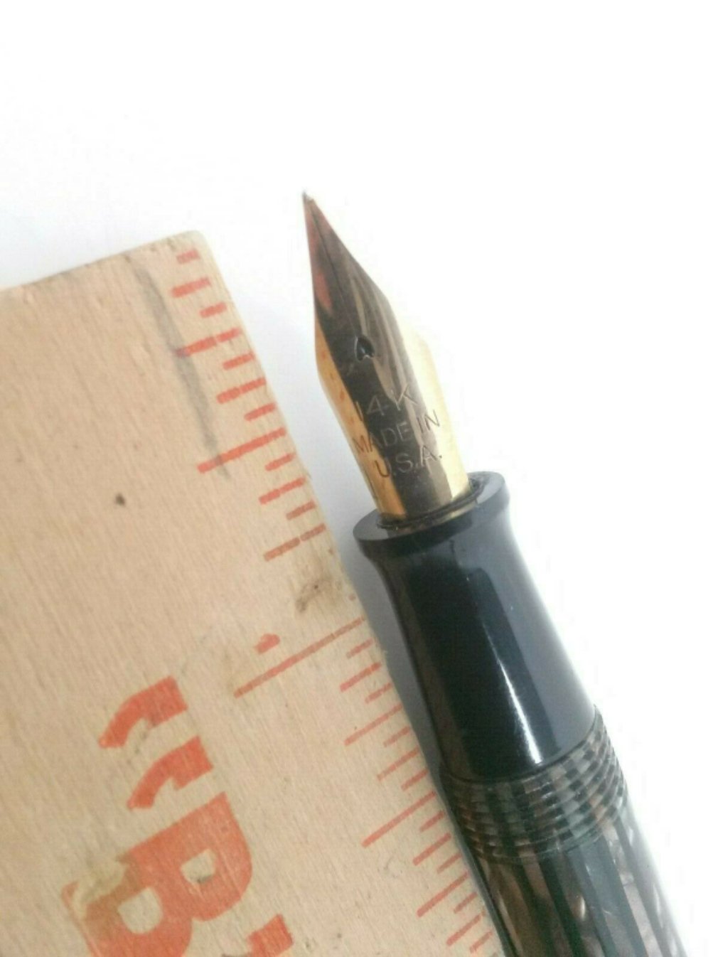 VINTAGE WearEver Pacemaker FOUNTAIN PEN No Cap 14K Nib