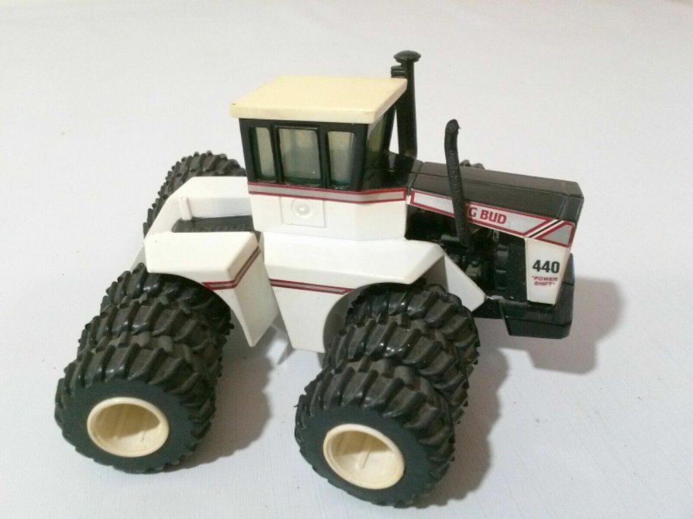Big Bud 440 Power Shift Special Edition by Ertl 1/64th Scale Triple Wheels