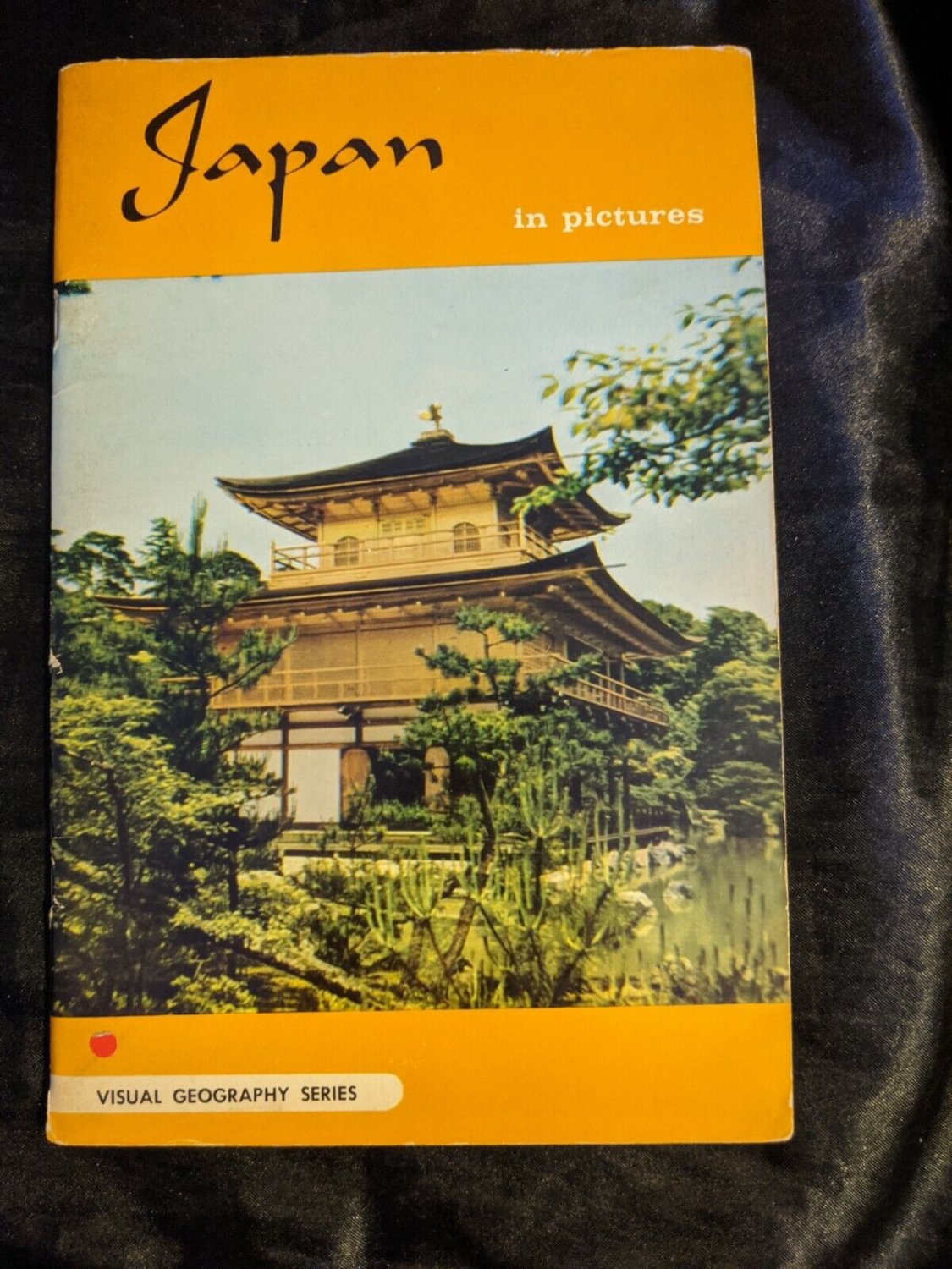 Japan in pictures (Visual geography series) by Sterling Publishing ...