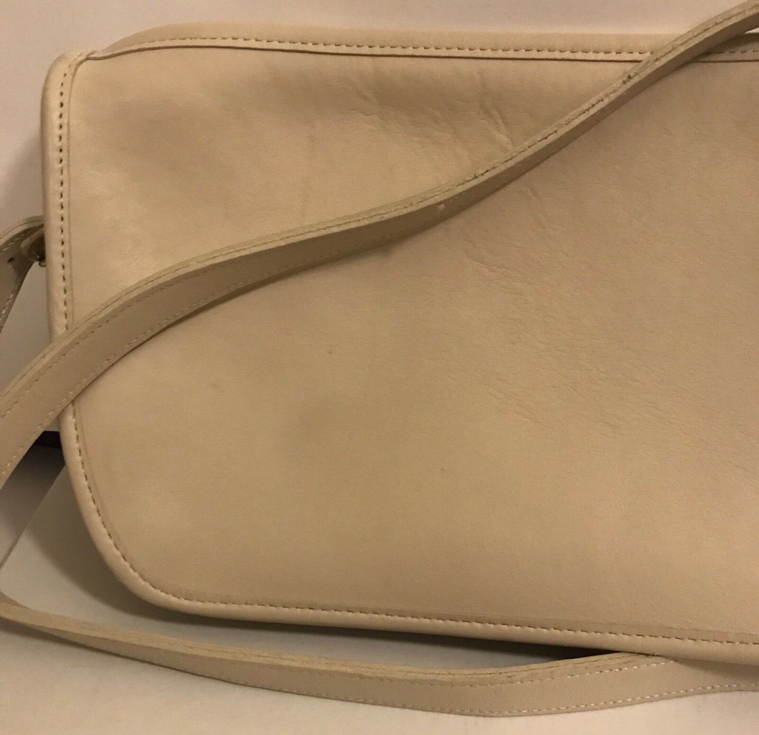 Vintage Coach Ivory Leather Mitchell Crossbody Handbag Purse 9938