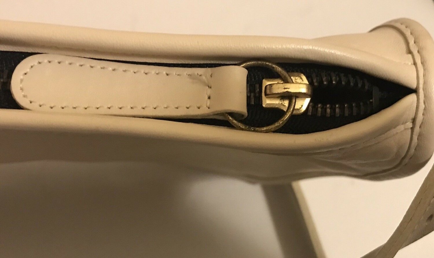 Vintage Coach Ivory Leather Mitchell Crossbody Handbag Purse 9938